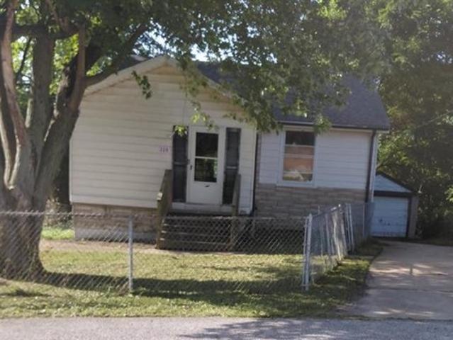 326 Midridge Dr, Saint Louis, MO 63137