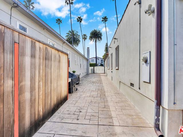 326 N Doheny Drive