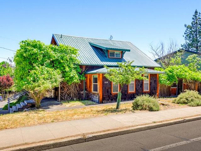 326 N Main St, Ashland, OR 97520