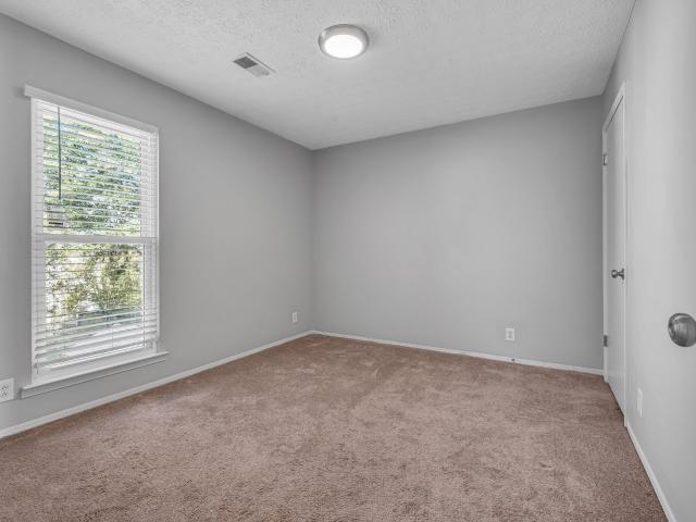 326 Nesbitt Ln