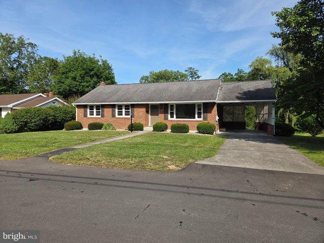 326 School St, Romney, WV 26757