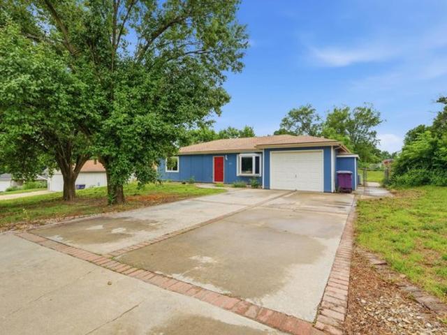 326 Stallion Cir, Ogden, KS 66517