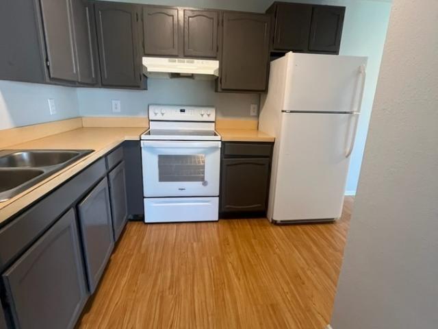 326 Stratford Way 6, 2 beds, 1 full bath