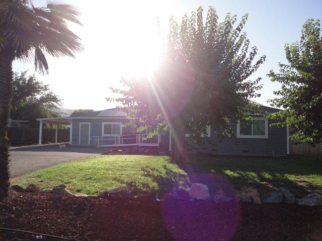 326 Sycamore Ave, Lindsay, CA 93247