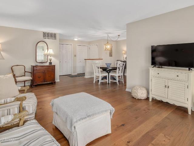 326 Park Avenue # 2