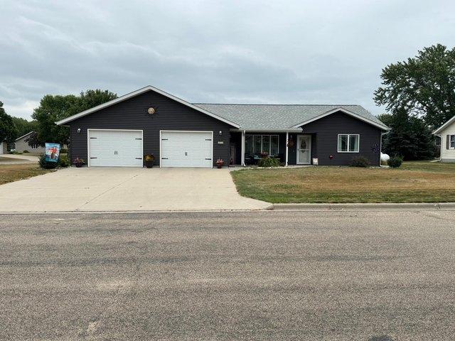 326 Rock River Dr, Edgerton, MN 56128