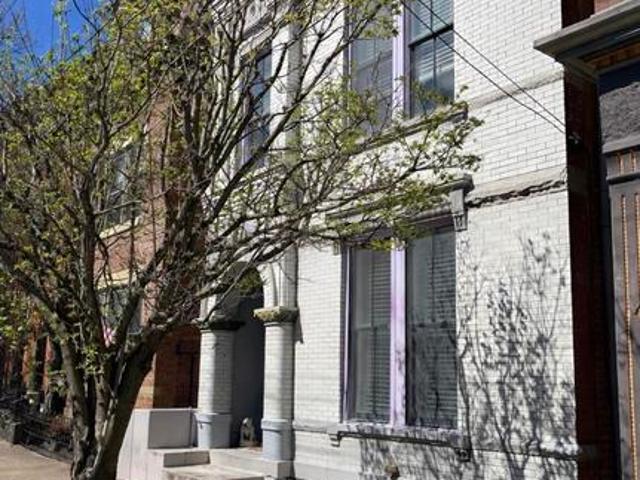 326 W 8th Street