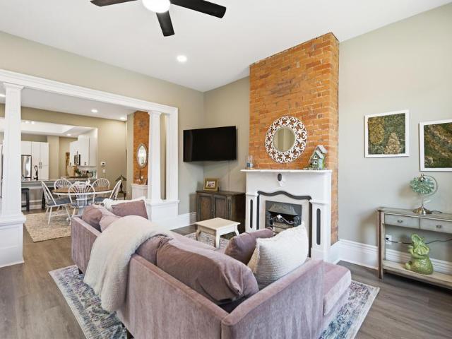 326 W 9th Street