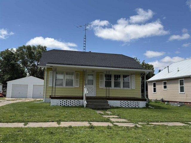 326 W 13th St, Russell, KS 67665