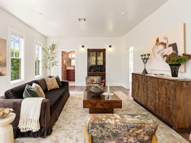 326 W 10th Street