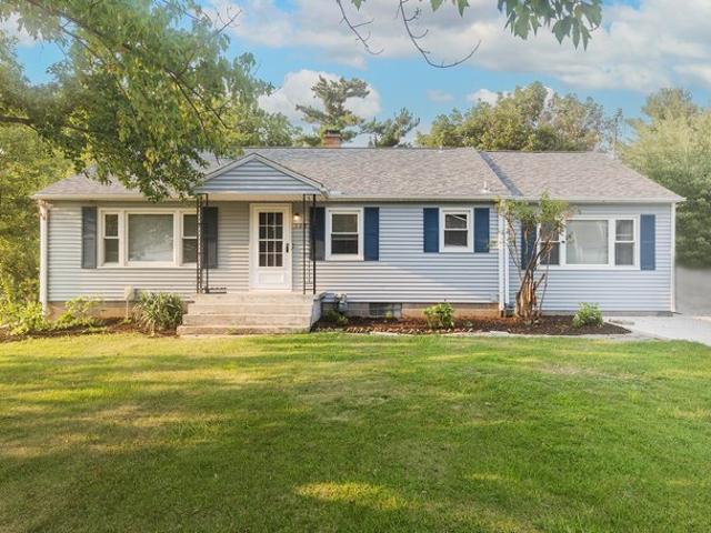 326 W 19th Ave, Coal Valley, IL 61240