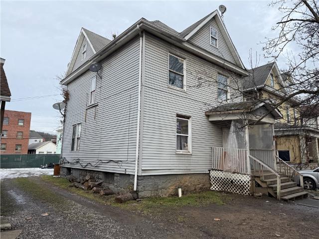 326 W Cunningham St