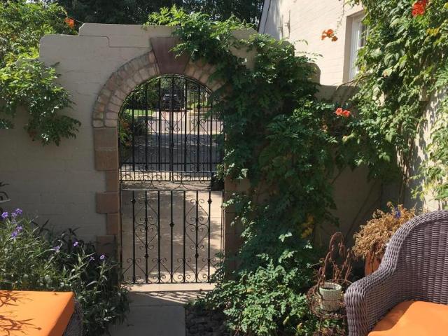 326 W Granada Road
