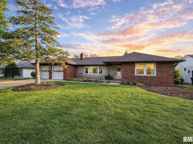 326 W Knoll Crest Dr, Peoria, IL 61614