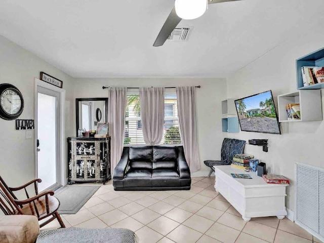326 Walnut St, Hollywood, FL 33019 | MLS #F10552