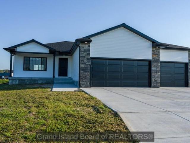 326 Thelen St, Wood River, NE 68883