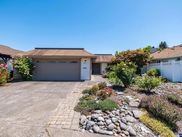 3274 Oakcrest Dr NW, Salem, OR 97304