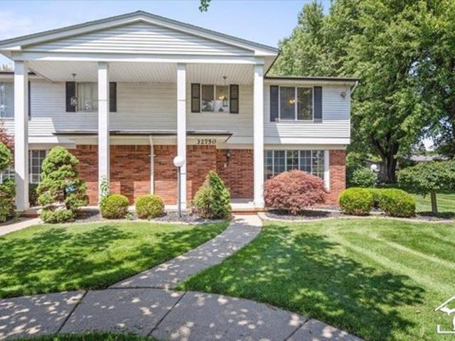 32750 Barclay Sq, Warren, MI 48093