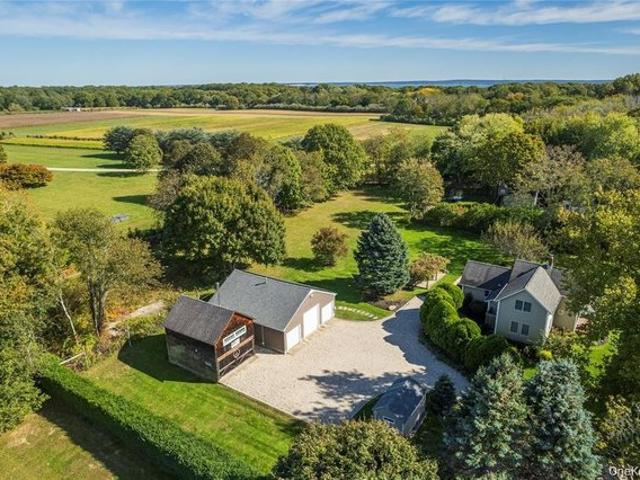 3275 Skunk Ln, Cutchogue, NY 11935