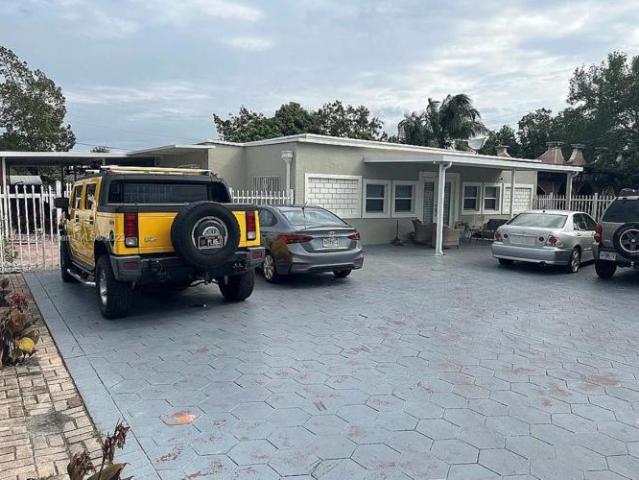 3275 95th St NW, Miami, FL 33147