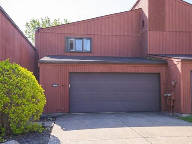 32769 Willow Brook Ln, North Ridgeville, OH 44039