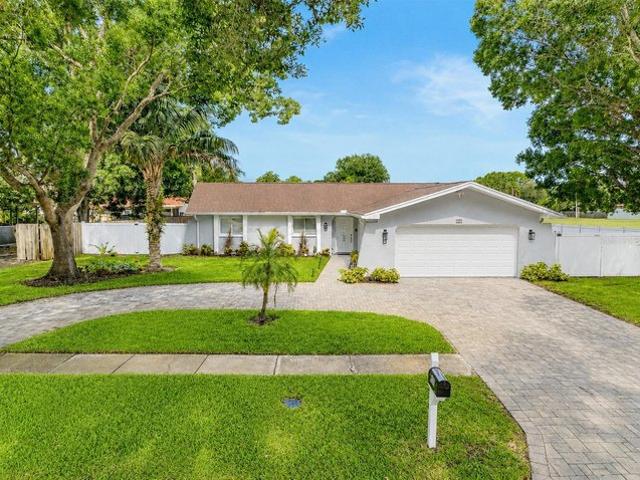 3276 Fox Hill Dr, Clearwater, FL 33761