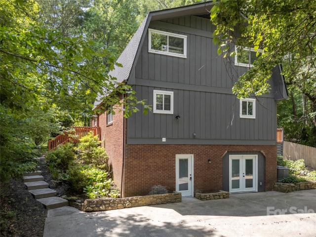 3276 Howard Gap Road