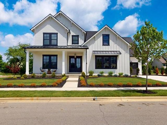3277 Briarwood Ln, Lewis Center, OH 43035