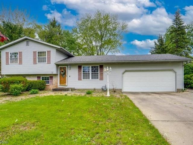 3277 Longwood Dr, Norton, OH 44203