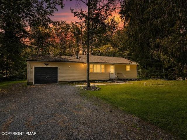 3279 Beech Ridge Dr, Pocono Summit, PA 18346