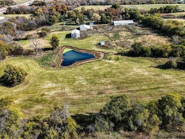 32703 S State Route 7 Hwy, Creighton, MO 64739