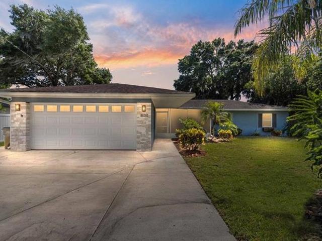 32701 Lakeshore Dr, Tavares, FL 32778