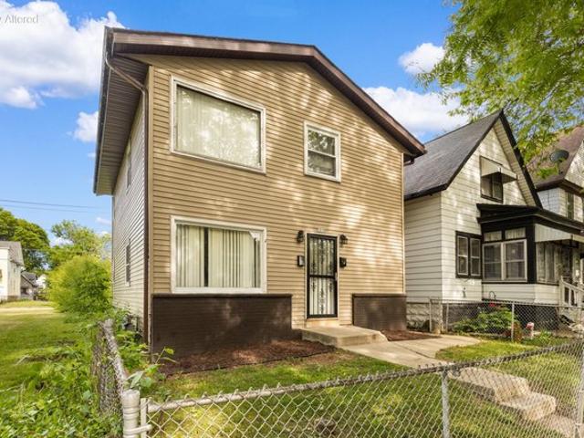3270 N 11th St, Milwaukee, WI 53206