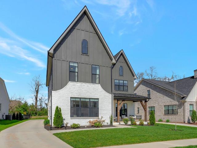 3270 Sassafras Ln