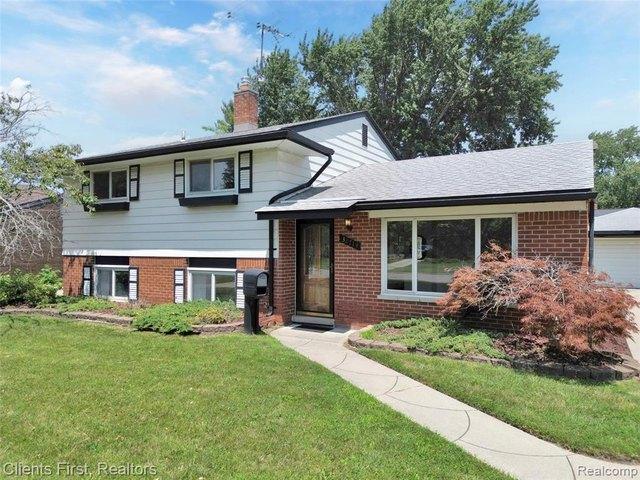 32714 Cowan Rd, Westland, MI 48185