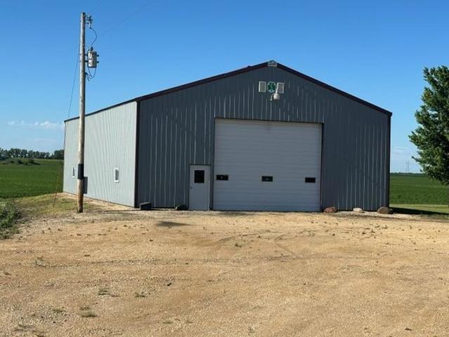 3271 th St, DeWitt, IA 52742