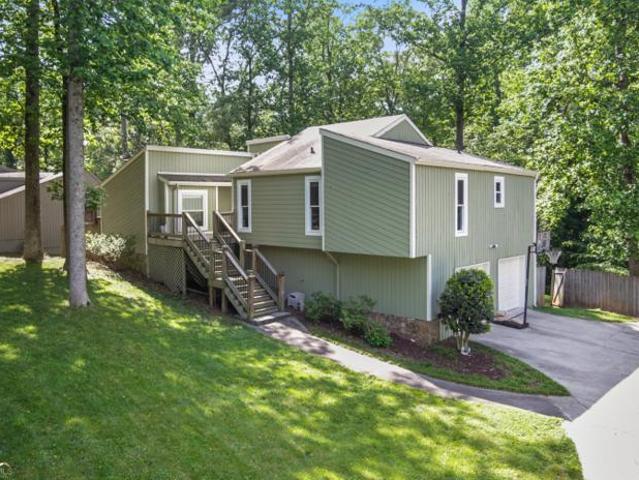 3271 Timber Bluff Dr NE, Marietta, GA 30062