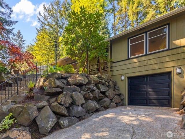327 108th Ave SE, Bellevue, WA 98004