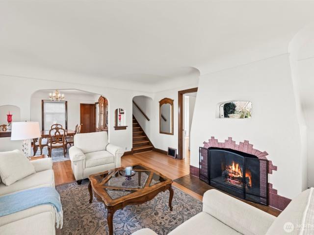 327 5th Street SW