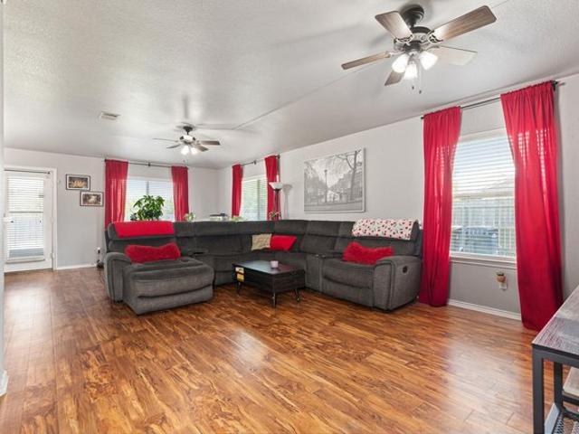 327 Comal Run, Hutto, TX 78634