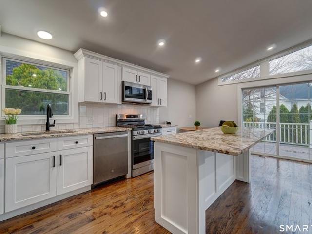 327 Concord St, New Haven, CT 06512