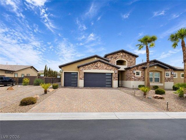 327 Castle Wynd Ave, Las Vegas, NV 89183