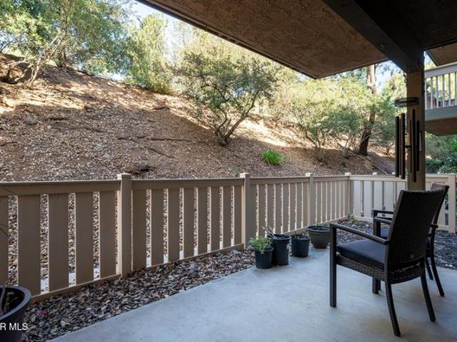 327 Chestnut Hill Ct Apt 11, Thousand Oaks, CA 91360