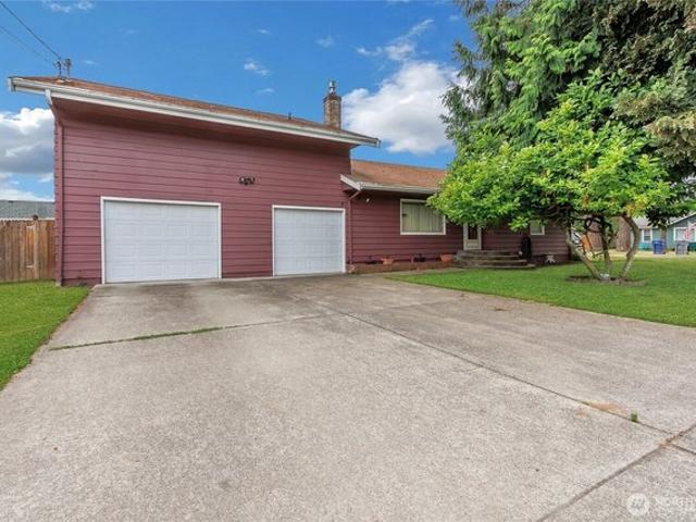 327 Chicago Blvd S, Pacific, WA 98047