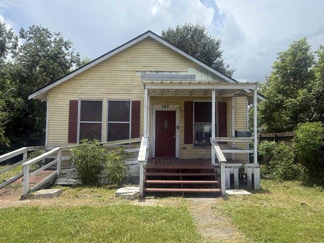 327 Avenue B, Port Neches, TX 77651