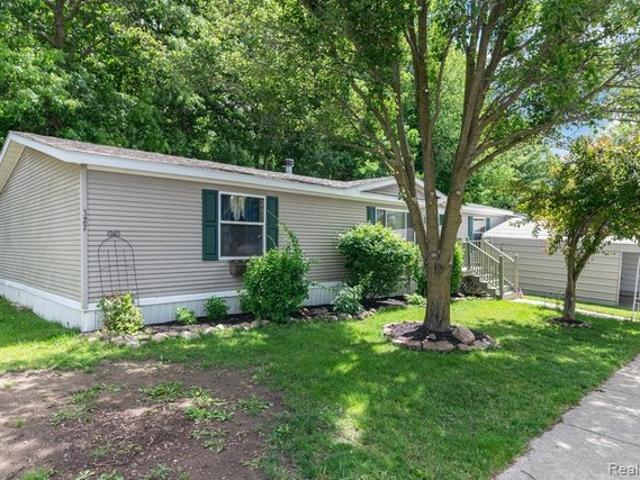 327 Basket Br, Oxford Township, MI 48371