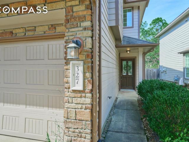 327 Bloomhill Pl, Magnolia, TX