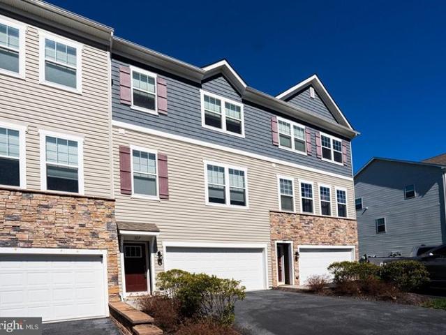 327 Dawson Pl, Downingtown, PA 19335