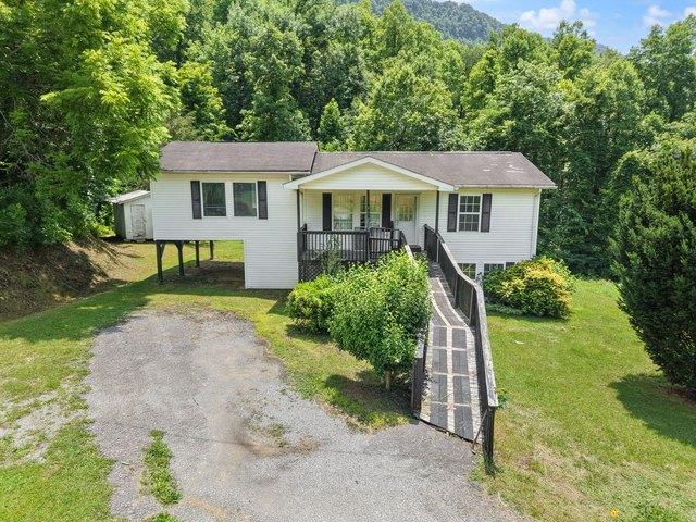 327 Day Holw, Bledsoe, KY 40810