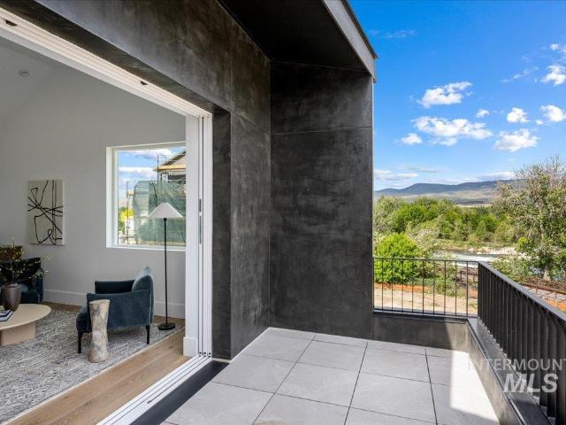 327 E Palapa Lane